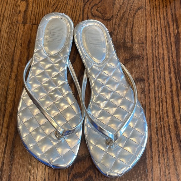 jildor | Shoes | Jildor Metallic Silver Flip Flops With Quilted Detail ...